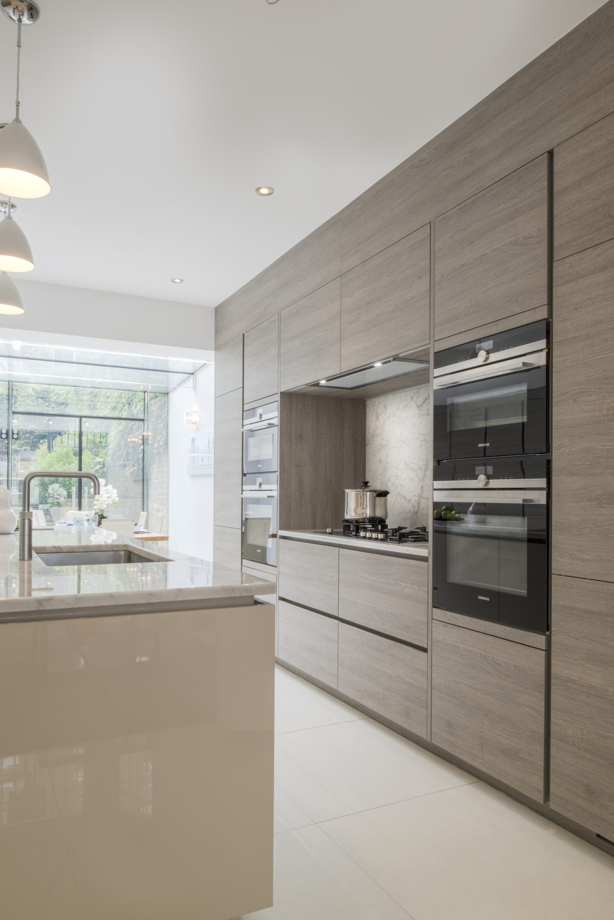 Cashmere Oak Handleless Kitchen | Ashley Jay - Luxury Kitchens Sussex