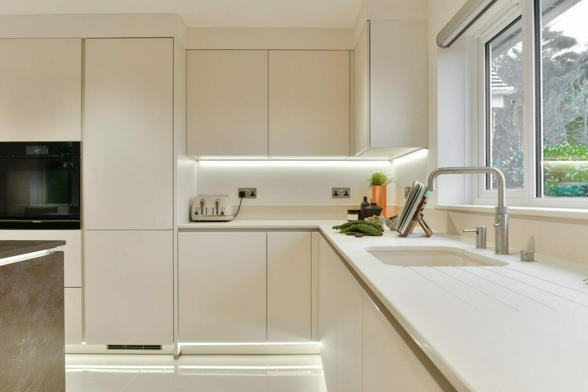 Sleek Ceramic Door Kitchen | Ashley Jay Kitchens